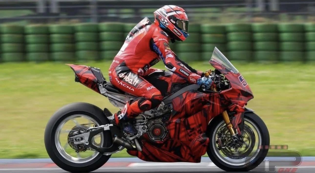 Η Ducati δοκιμάζει τη νέα Panigale V4 R 2026 στο Misano | MOTOMAG