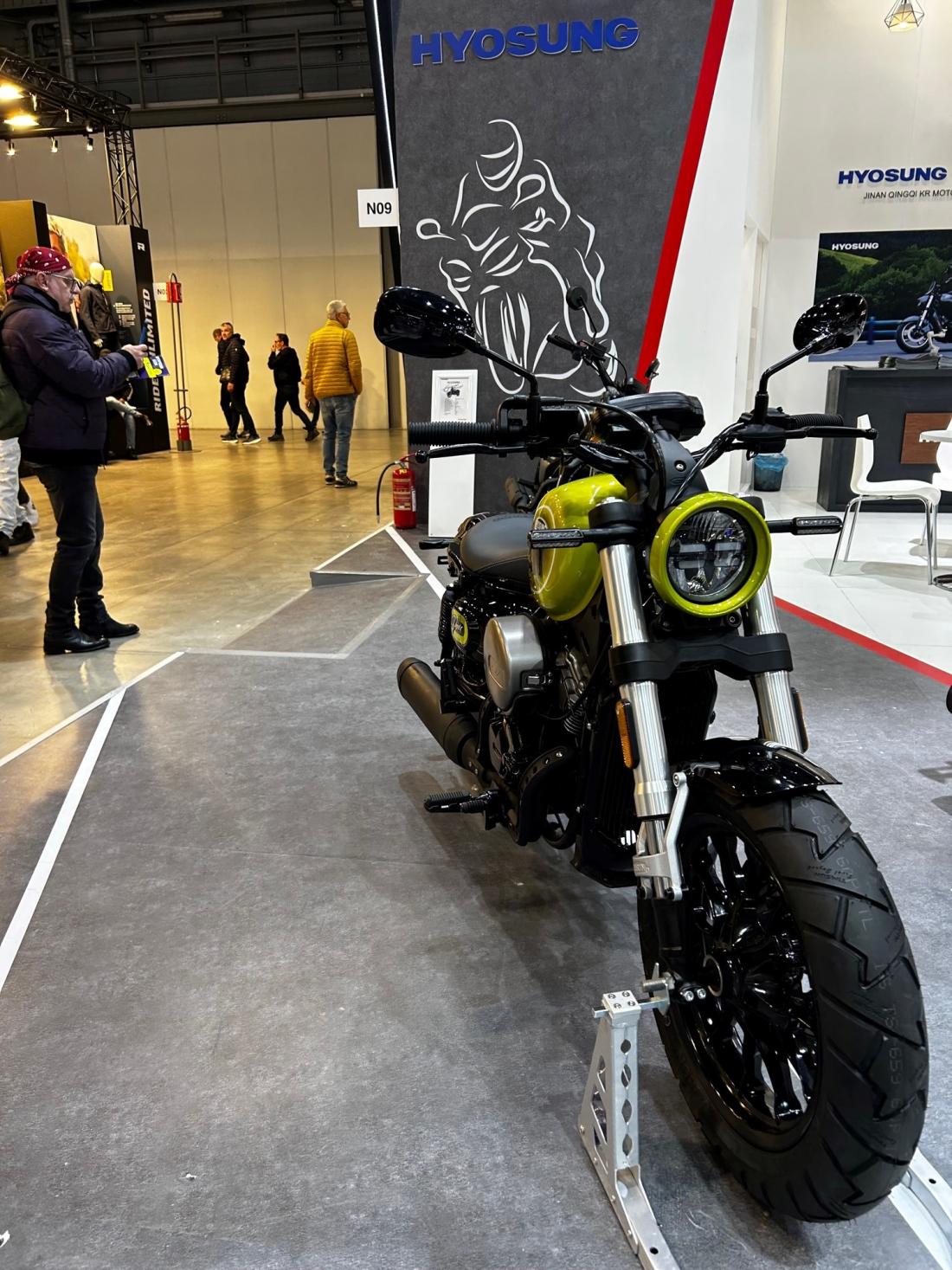 EICMA 2023: Hyosung Bobber EVO Supreme V-TWIN 125/300 - Supreme Bobber ...