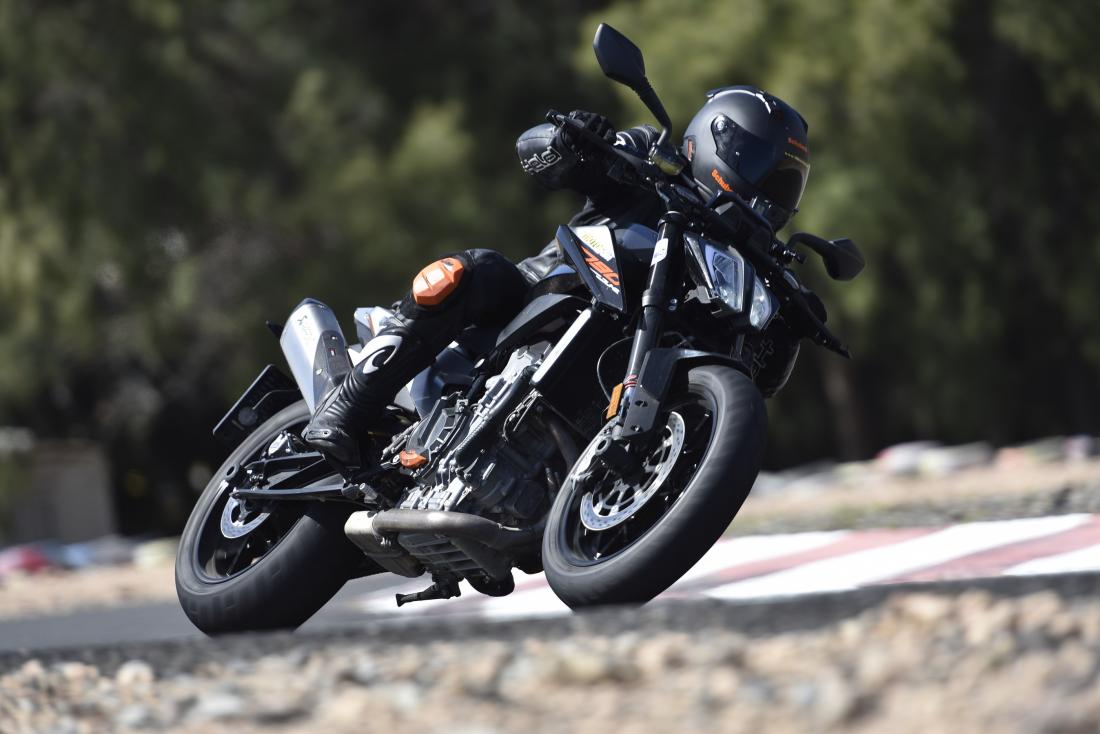 KTM Duke - Ο Αυστριακός ευγενής χούλιγκαν τριαντάρησε | MOTOMAG