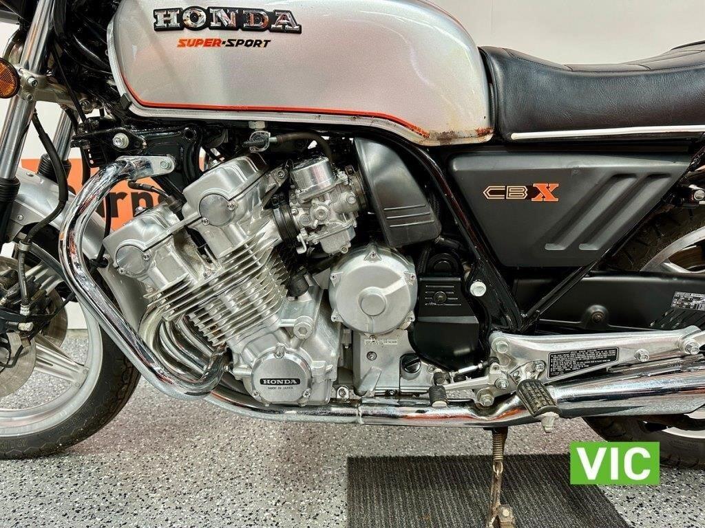 Εξακύλινδρη Honda CBX σε κατάσταση βιτρίνας "ψάχνει" νέο ιδιοκτήτη ...