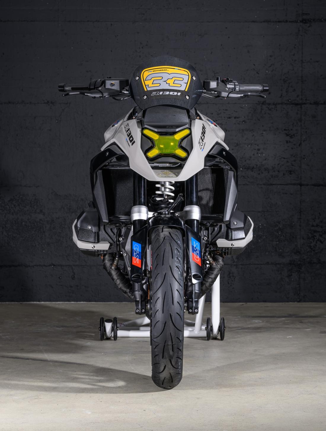 BMW R1301 - Με DNA από S 1000 XR & M 1000 XR | MOTOMAG