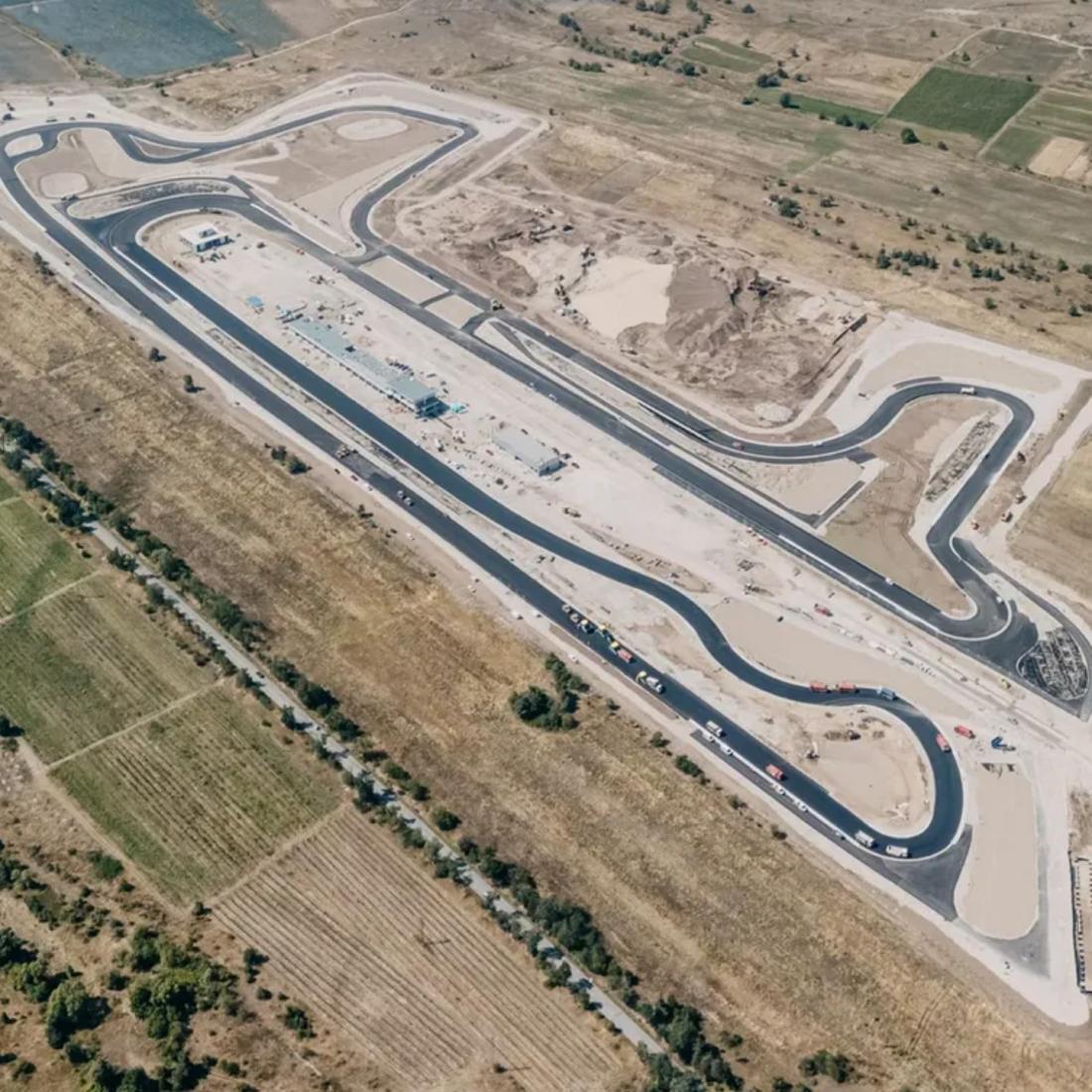Η Βουλγάρα Ζάρα που χτίζει την Lara! Στρώθηκε η Lara Racing Circuit ...