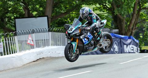 Peter Hickman: Στο χειρουργικό τραπέζι ο κάτοχος του απόλυτου ρεκόρ του ...