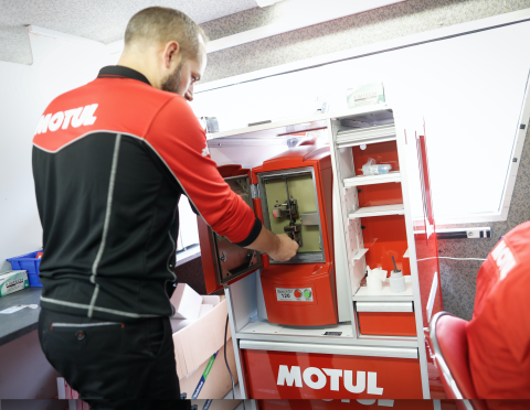 Motul Racing Lab: Ανάλυση λιπαντικών απευθείας στο Dakar! | MOTOMAG